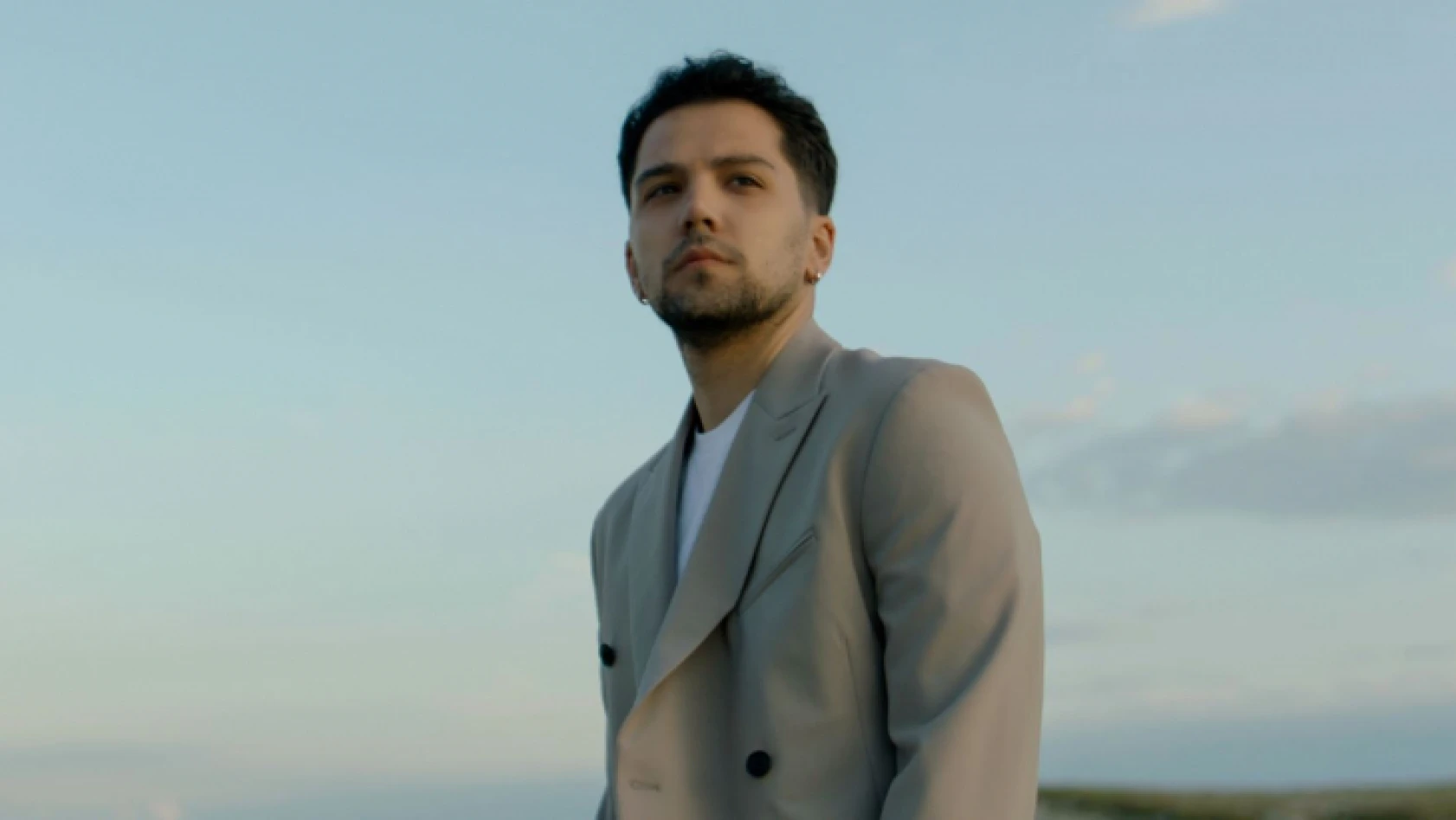 Emre Aslan'ın yeni single'ı İstemem Artık yayınlandı